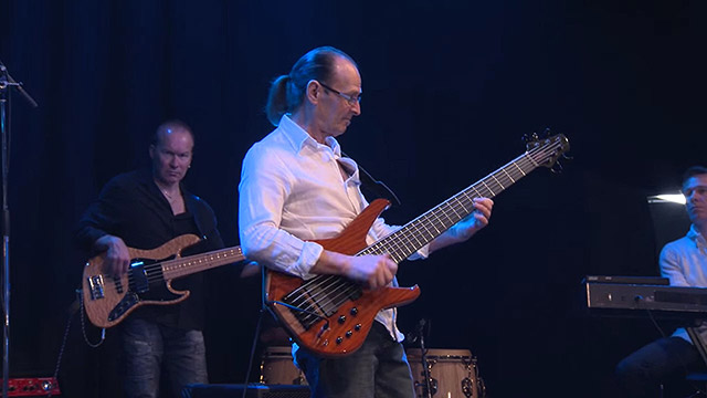 Barcelona - Wayne Jones - Bass Player